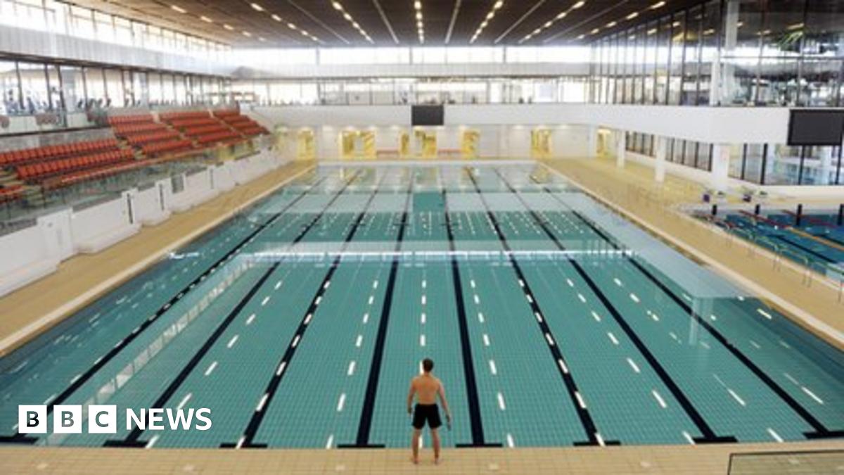 Commonwealth Pool in Edinburgh officially reopens - BBC News