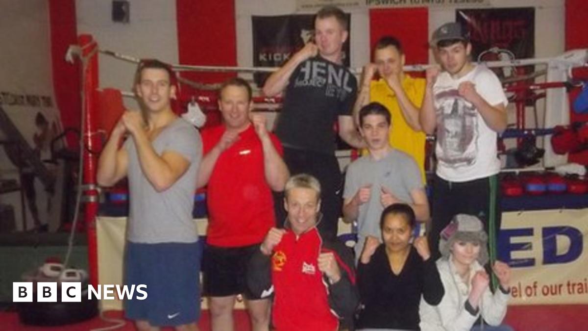 Thai boxing sessions for Ipswich homeless people - BBC News