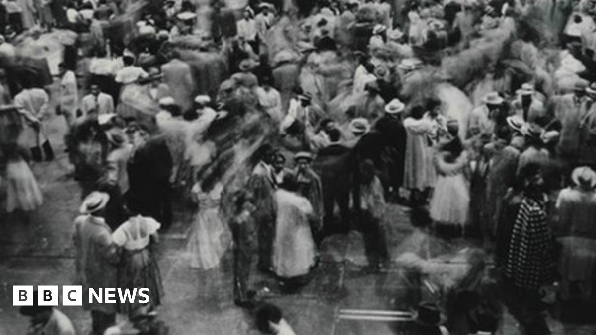 How the world's first rock concert ended in chaos - BBC News