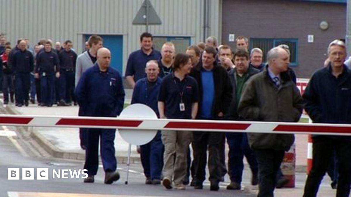 BAE Systems workers plan mass demonstration at AGM - BBC News