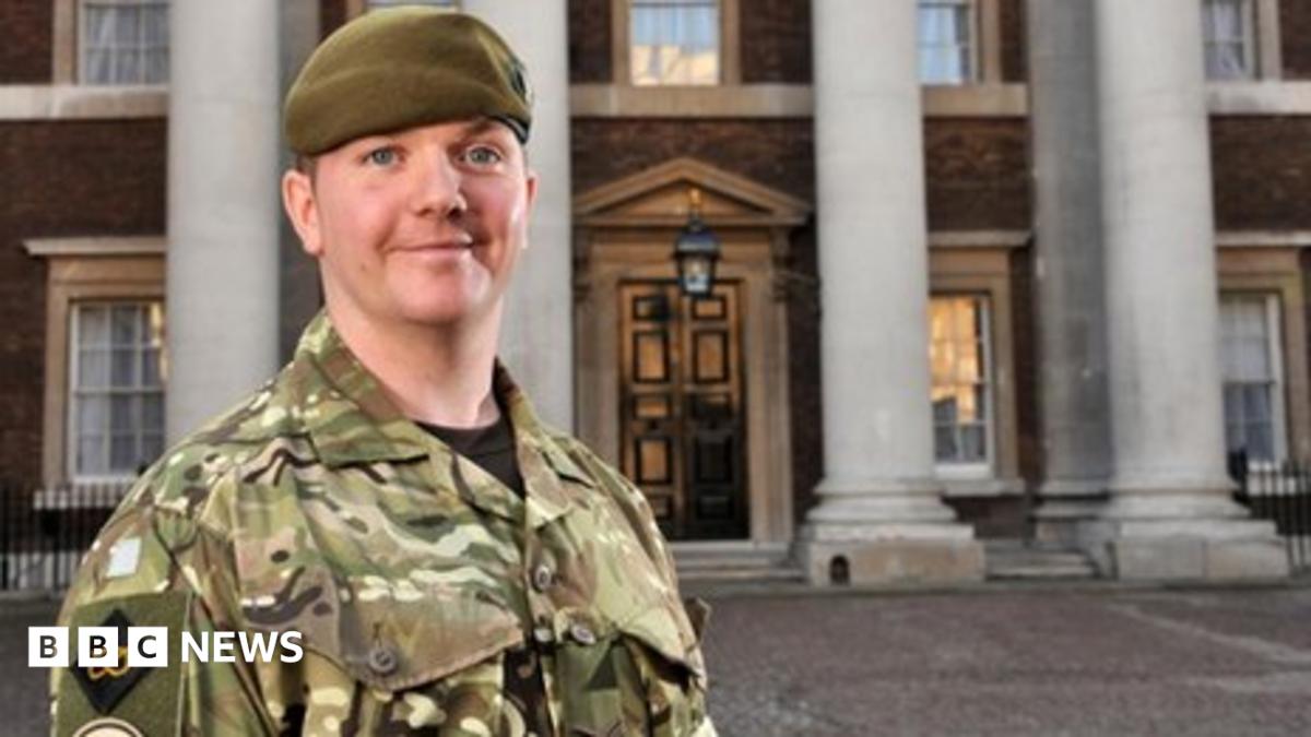 Honours for defence personnel in Afghanistan and Libya - BBC News