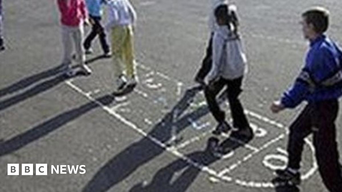 Daventry's William Parker School closed after pupil protest - BBC News