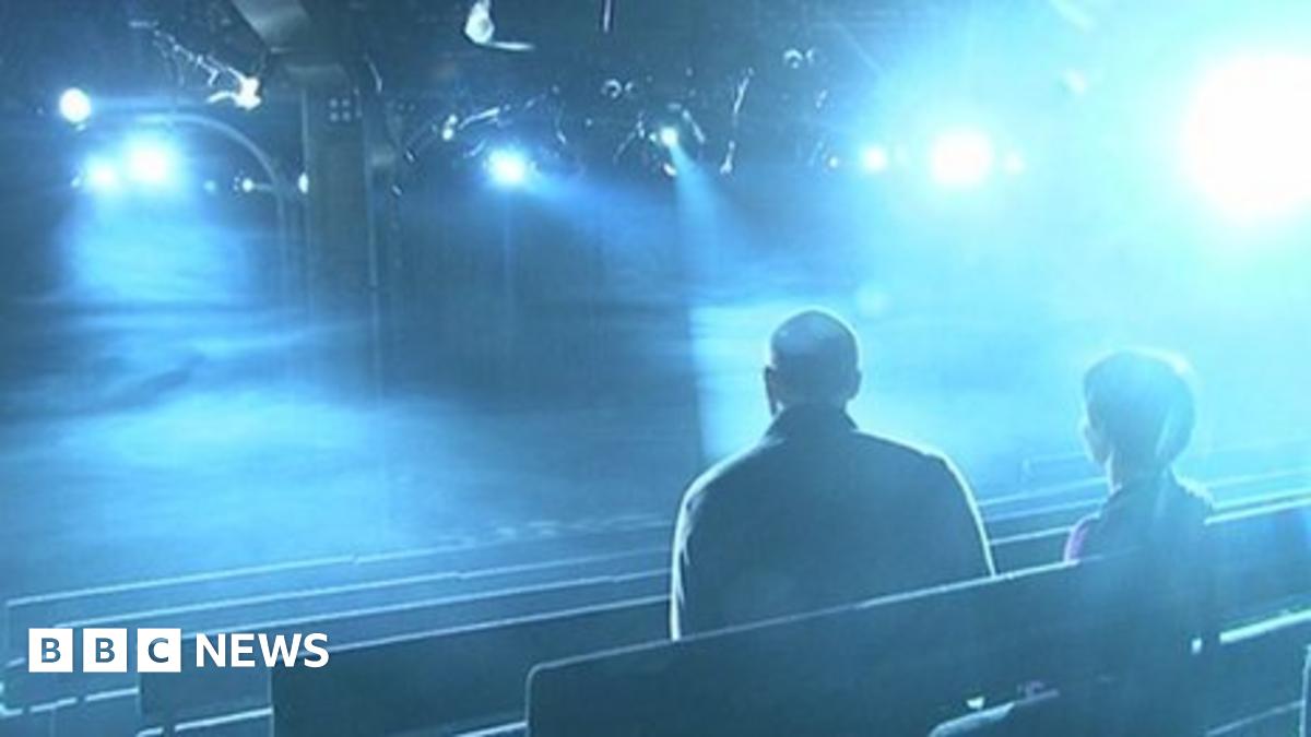 Digital Drama: The technology transforming theatre - BBC News