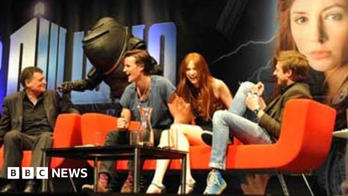 Doctor Who: Cardiff hosts official convention - BBC News