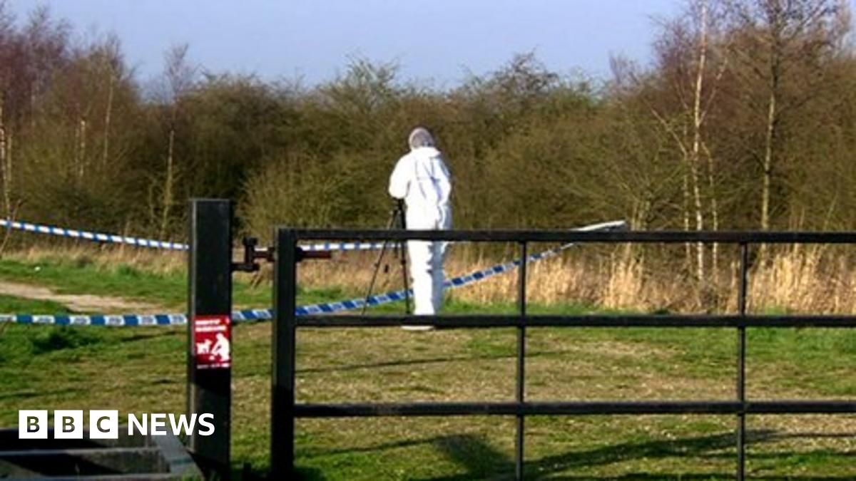 Wigan wheelie bin body: Appeal for witnesses - BBC News