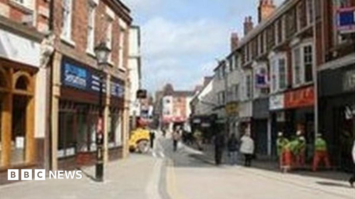 Wellingborough council suggests moving market - BBC News