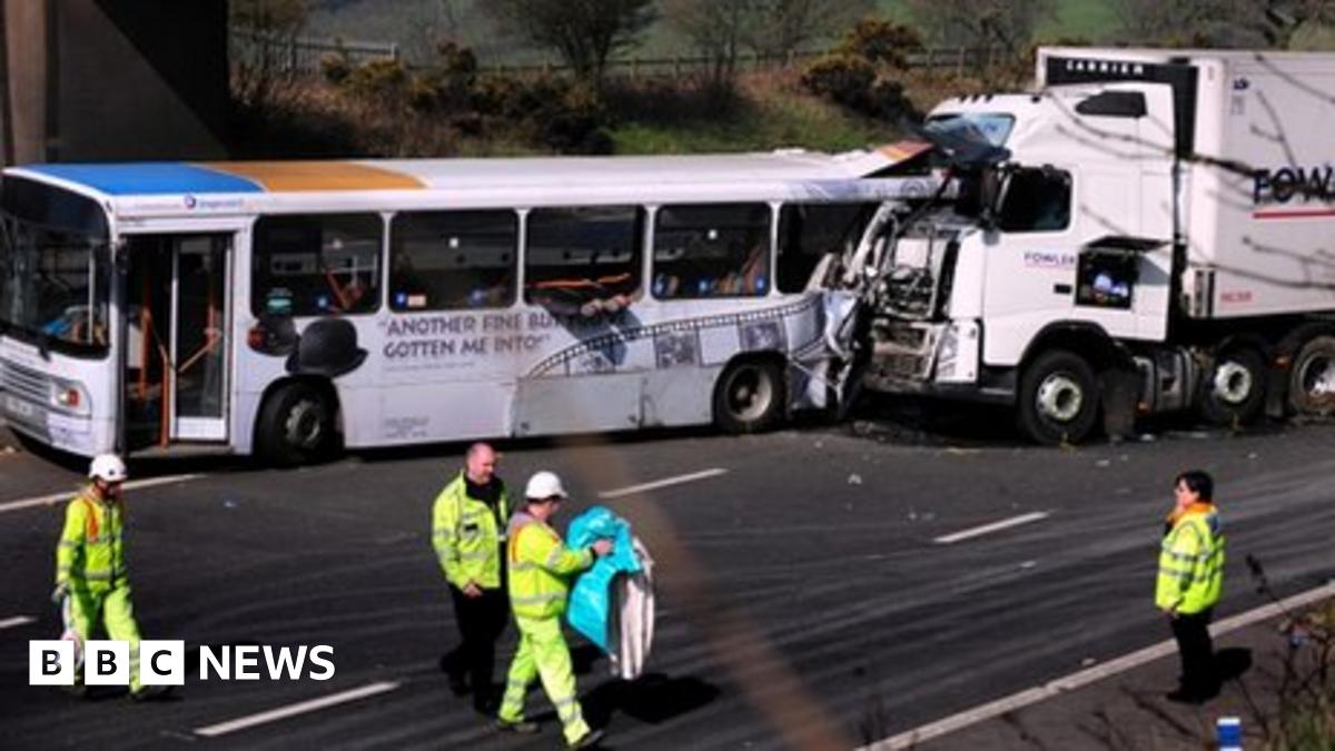 M5 coach crash: Tribute paid to lorry driver - BBC News