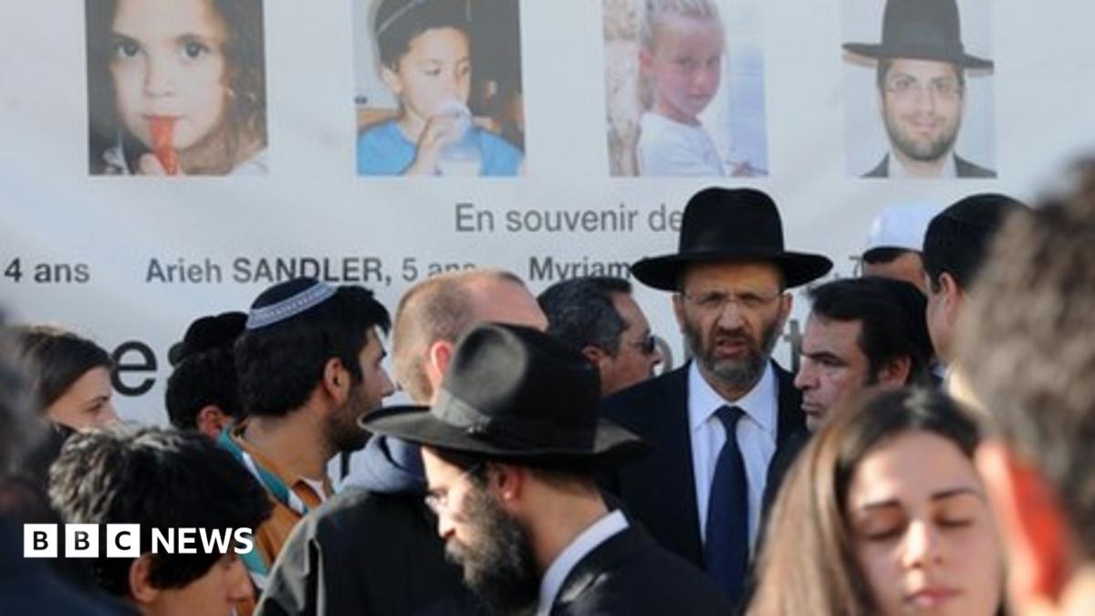 Vigilance call after French Jews hit by new attacks - BBC News
