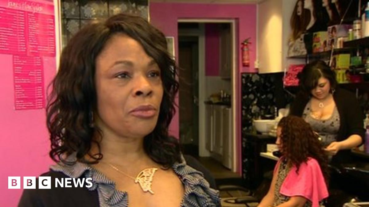 England riots: Woman who defied looters blames jobs shortage - BBC News