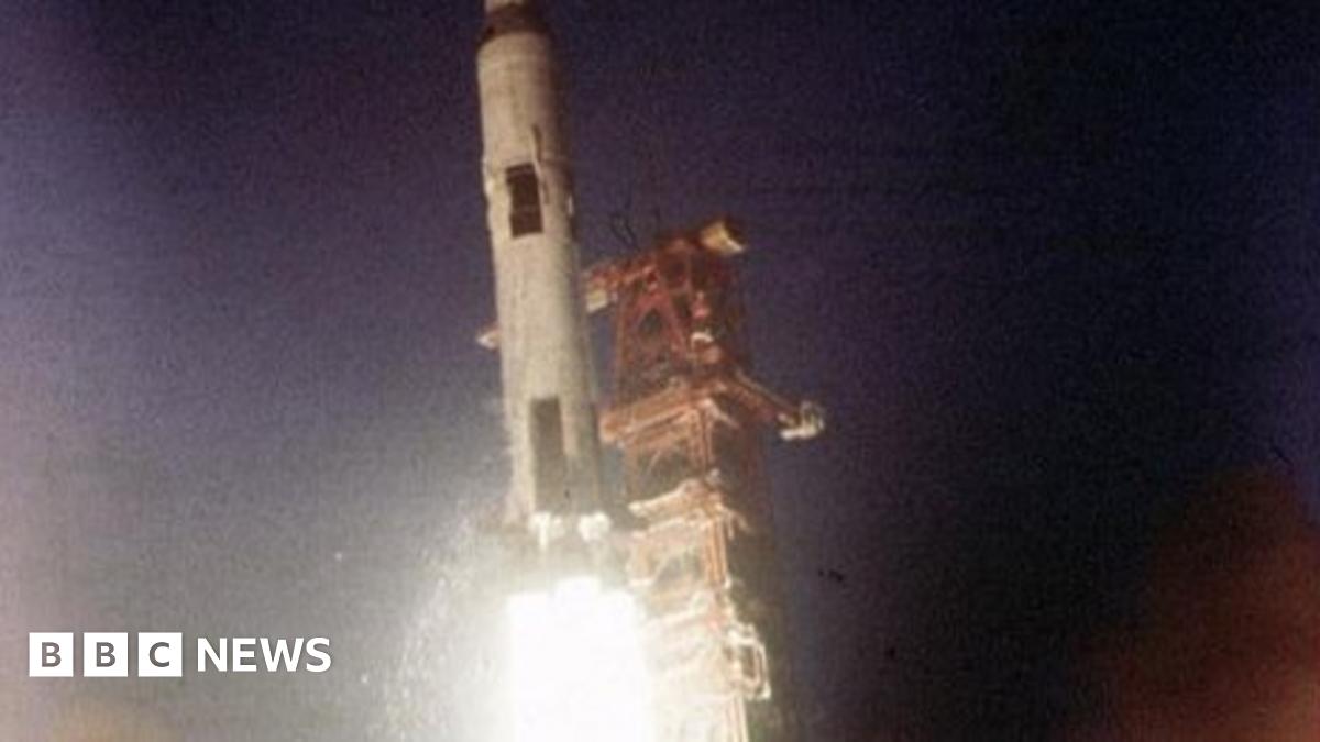 Amazon boss Jeff Bezos 'finds Apollo 11 Moon engines' - BBC News