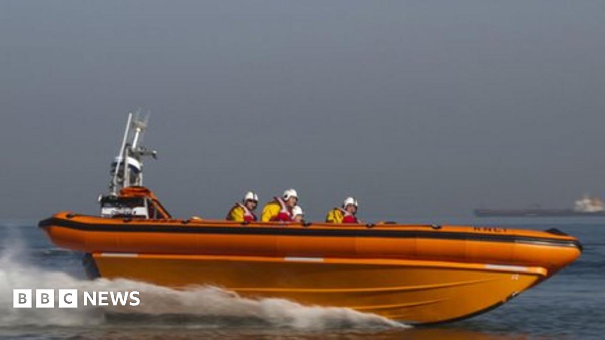 Redcar unveils RNLI Leicester Challenge lifeboat - BBC News