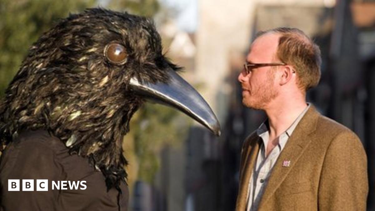 London 2012 Festival: 'Visceral' Crow puppet show unveiled - BBC News