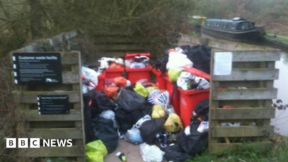 Apology after Wolvercote Lock houseboaters' bins left unemptied - BBC News