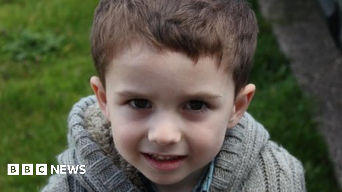 Food-fear boy Daniel Harrison to get more treatment abroad - BBC News