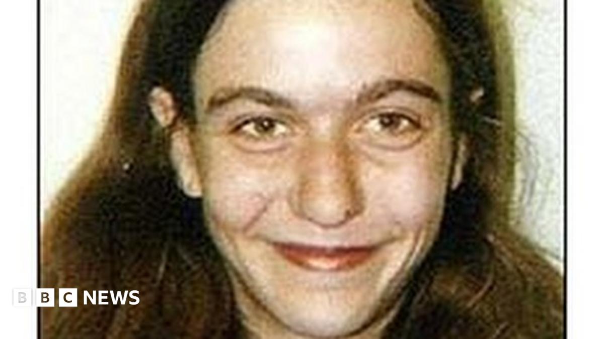 Father's plea over unsolved Norfolk murder - BBC News