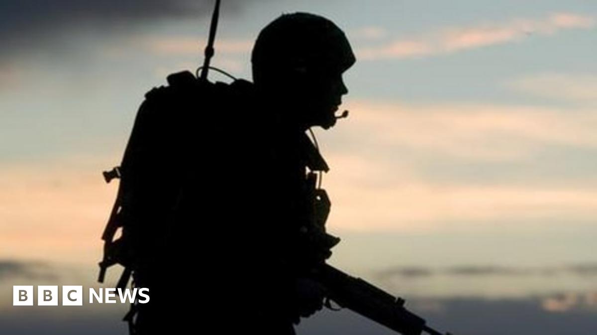 Smart fabric for new soldier uniform - BBC News