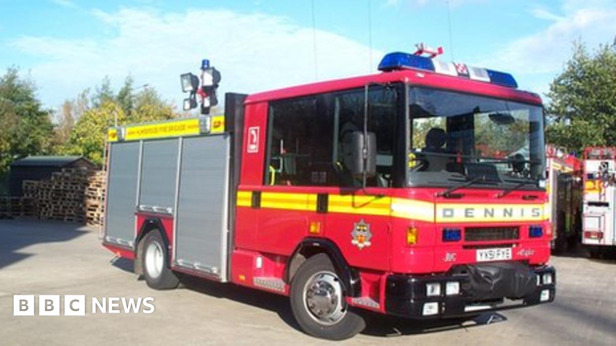 Humberside Fire and Rescue Service wins Tata Steel deal - BBC News