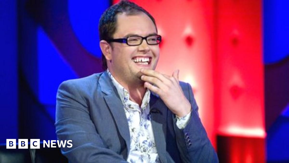 Alan Carr wins money for British Wildlife Rescue Centre - BBC News