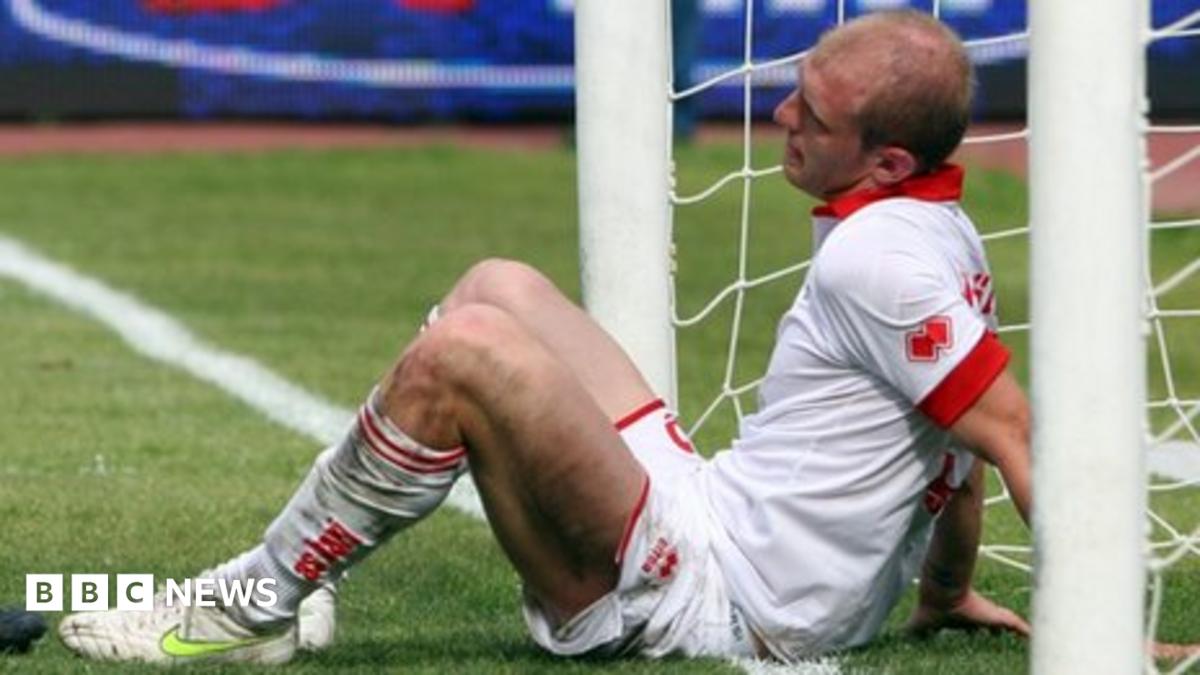 Italian 'match-fixing' footballer arrested - BBC News