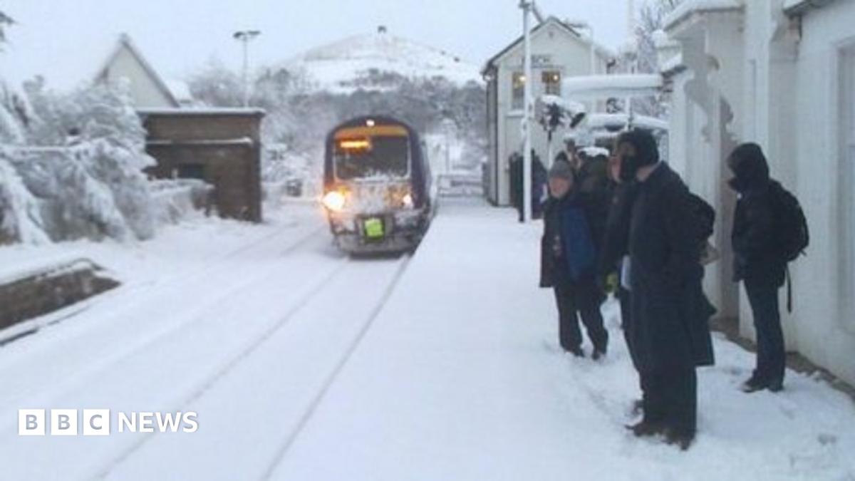 Snow and ice return to parts of Scotland - BBC News