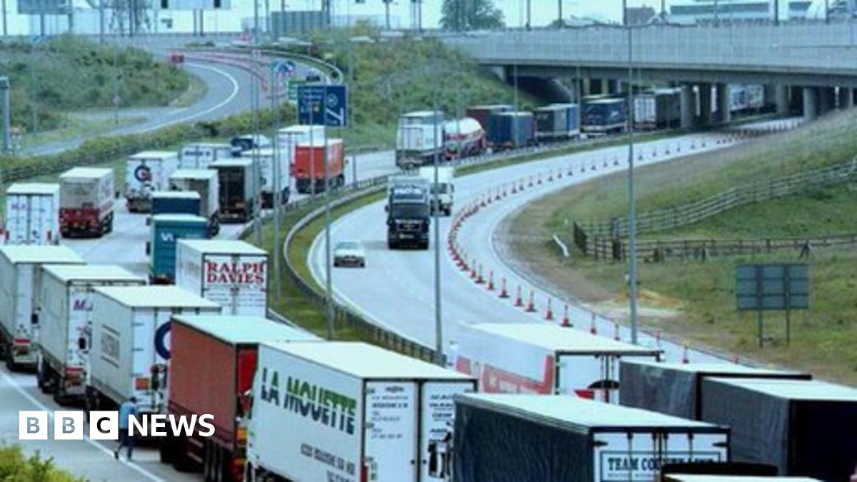 M20 Operation Stack barrier to be removed to save money - BBC News