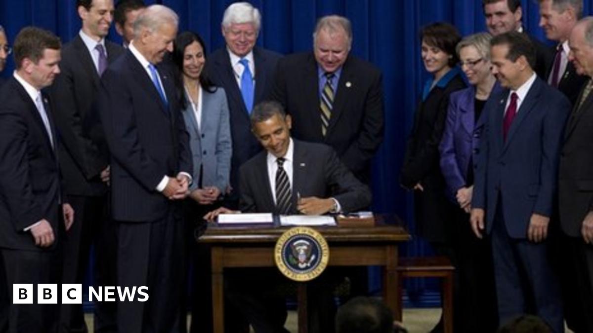 Obama signs Congress insider trading bill - BBC News