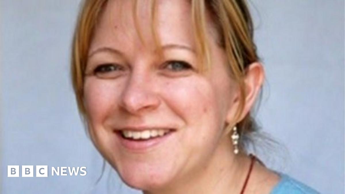 Stephen Bateman admits causing cyclist's death - BBC News