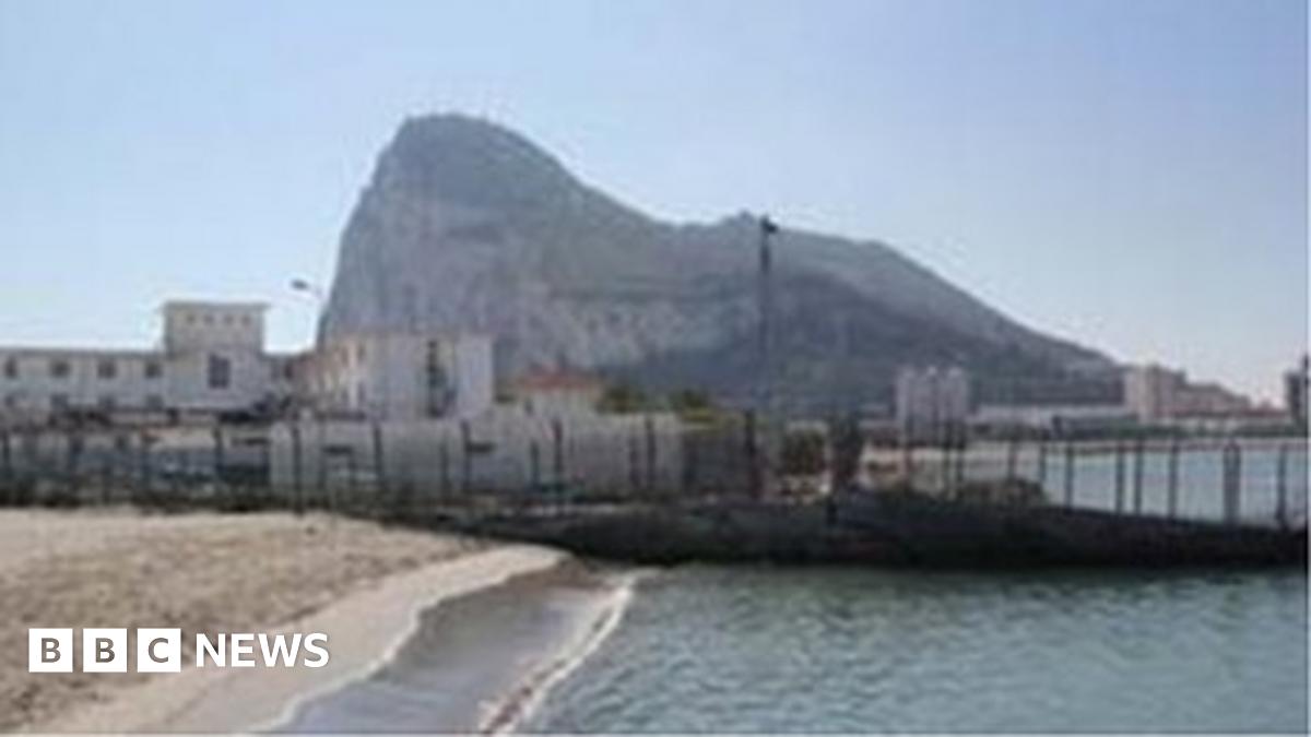 Struggling Spanish find work in booming Gibraltar - BBC News