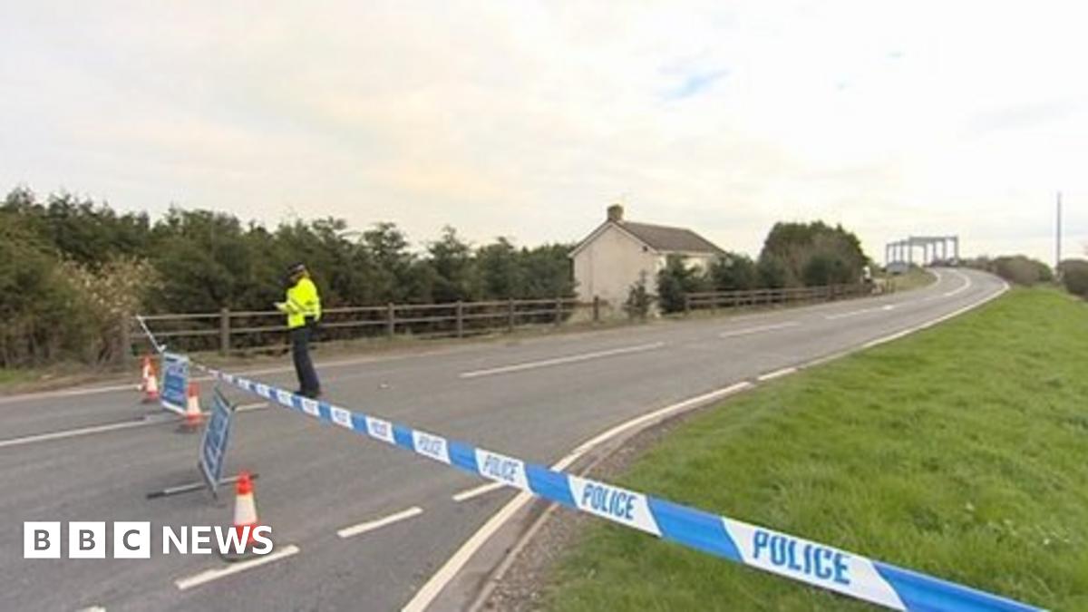 East Cowick crash victims identified by police - BBC News