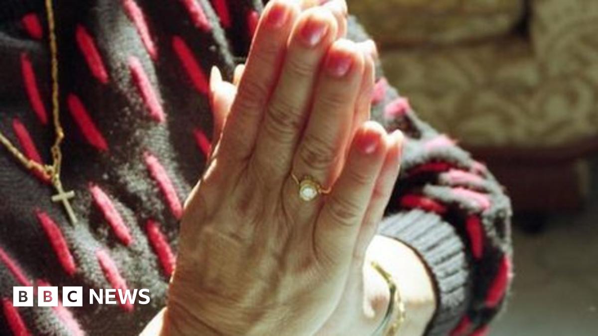 St Peter's Church in Humberston reopens after blaze - BBC News