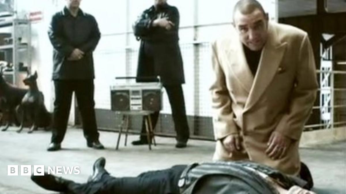 Actor Vinnie Jones CPR heart advert cleared by watchdog - BBC News