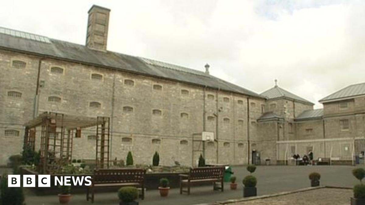 Shepton Mallet and Erlestoke prisons share costs to save money - BBC News