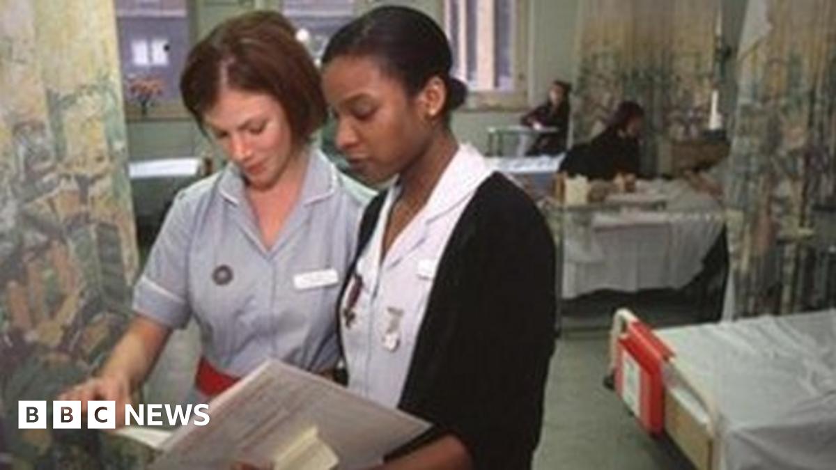 Nursing regulator 'poorly organised and weak' - BBC News