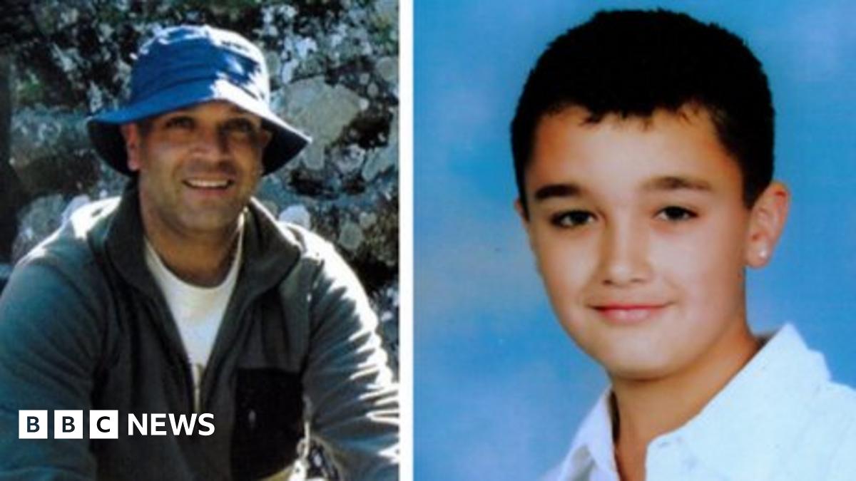 Family's tribute to East Cowick crash victims - BBC News