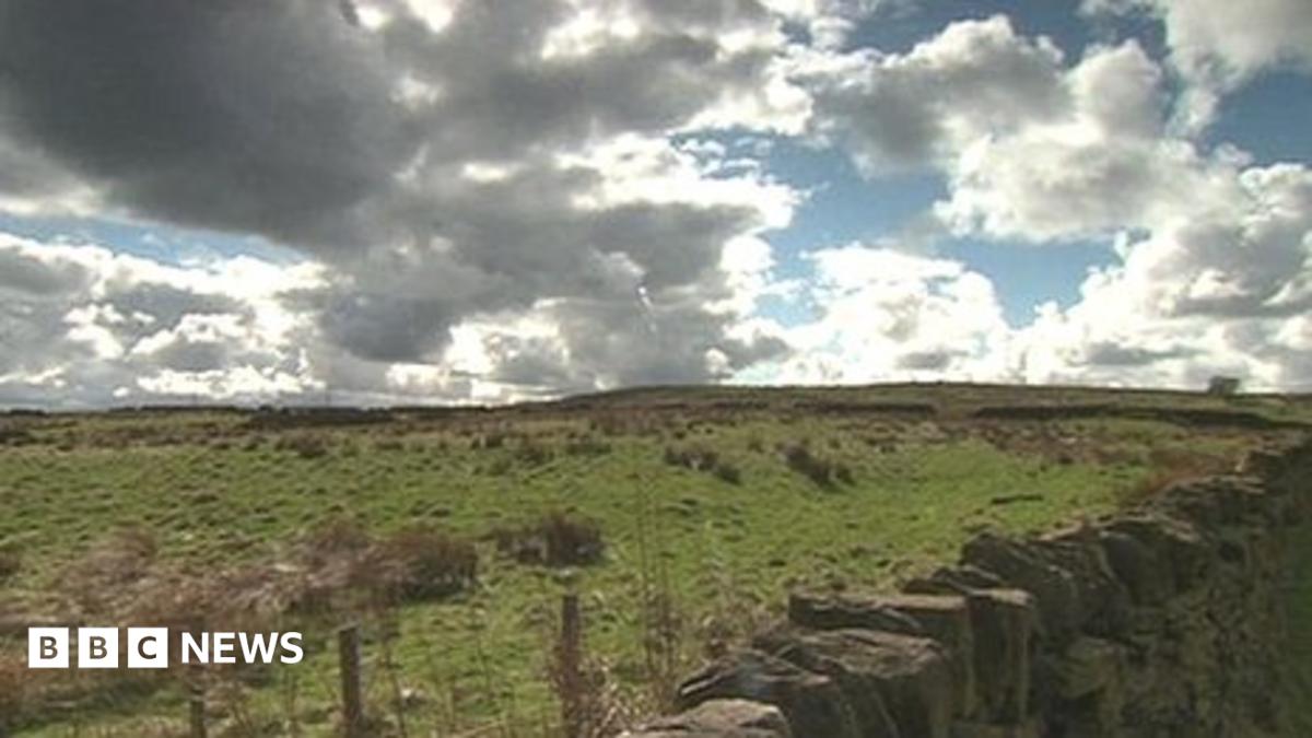 Wind farm on Haworth moor near ex Bronte home approved - BBC News