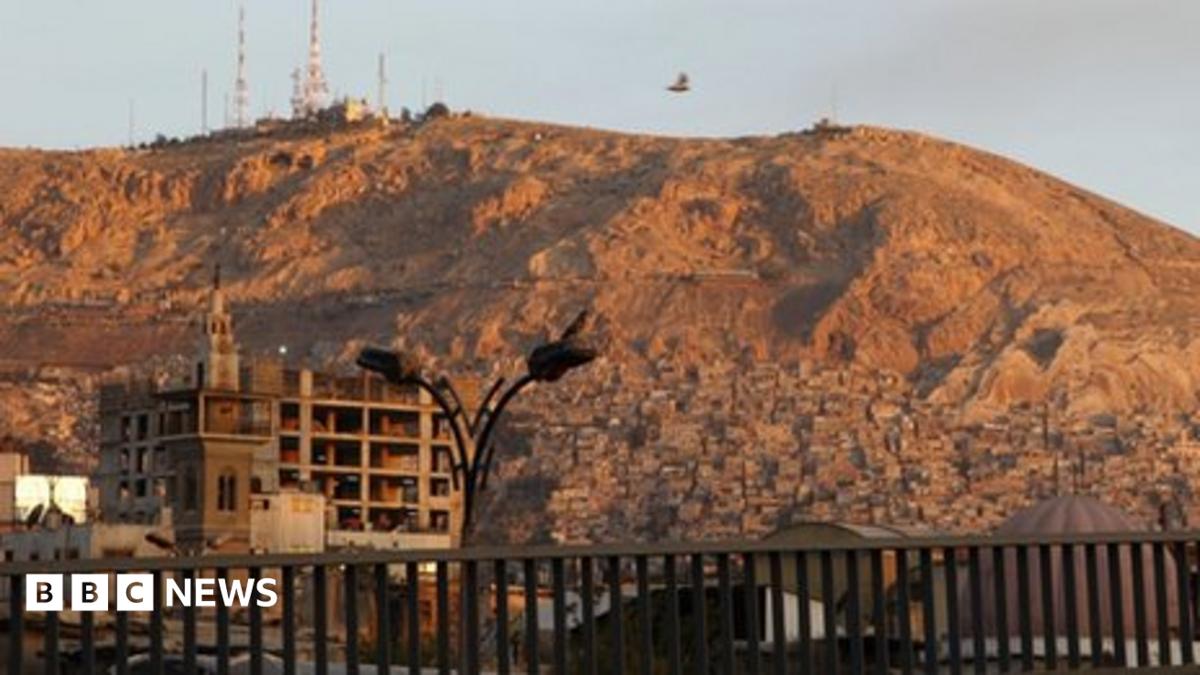 Syria: Annan ceasefire holds despite violent incidents - BBC News