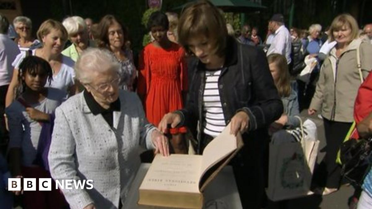 Arthur Negus Bible reunited with family after Antiques Roadshow ...