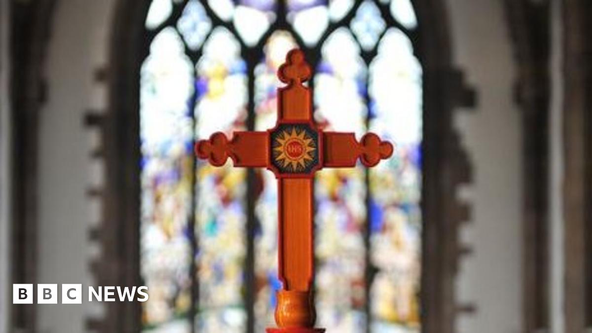 Lord Hurd attacks church renovation VAT plan - BBC News