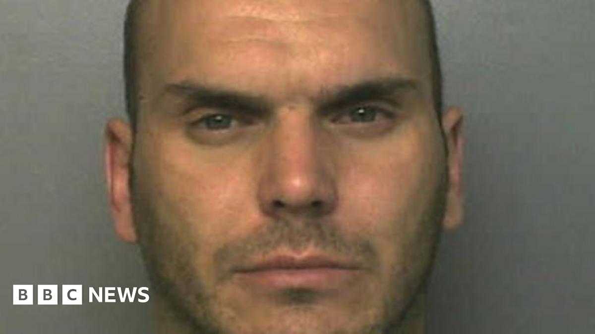 Luton man Sean Fury jailed for drug dealing - BBC News