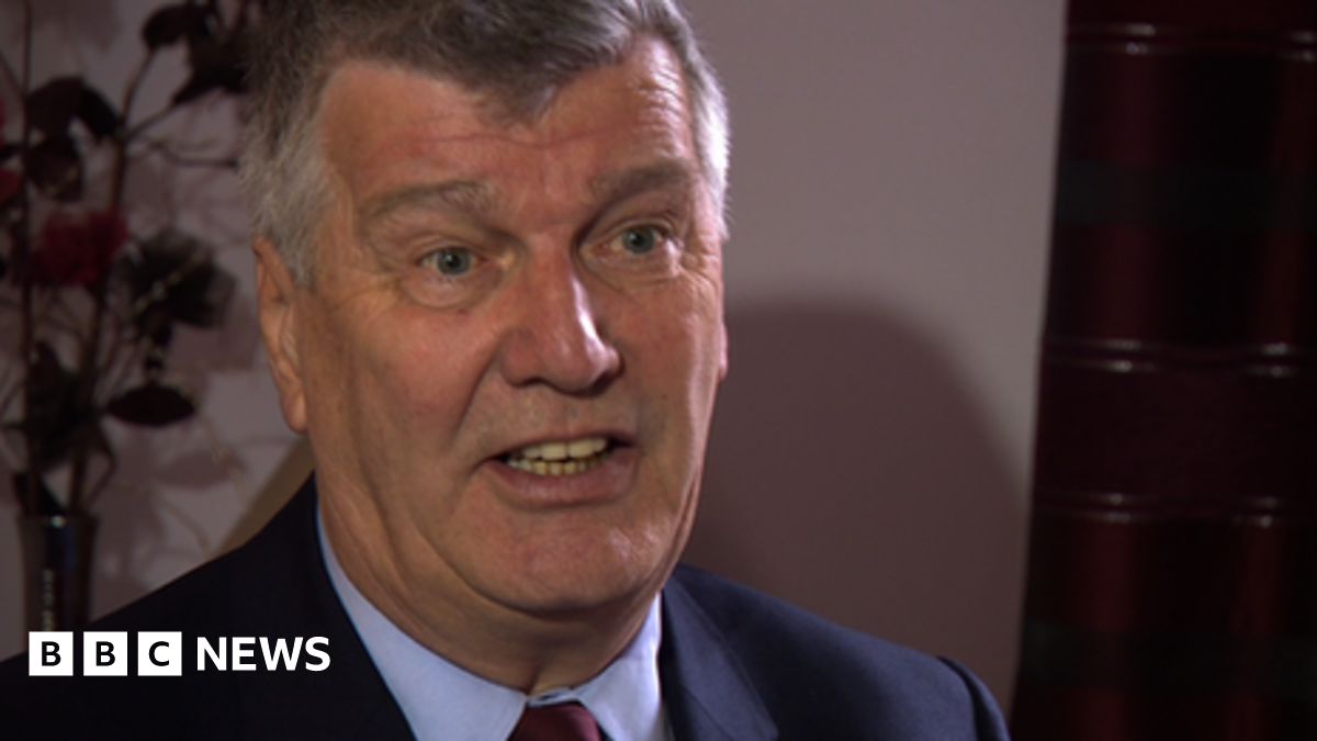 Council leader Ken Maddock goes for police commissioner role - BBC News