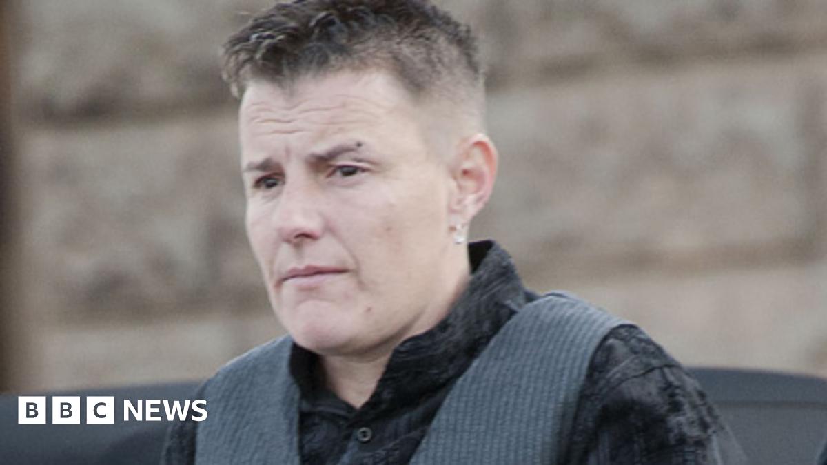 Wrexham PCSO Lisa Stapley jailed for information leaks - BBC News