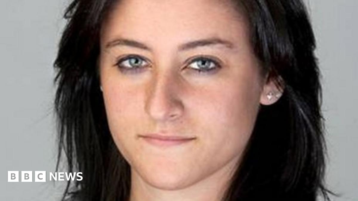 Pulitzer win for 24-year-old reporter - BBC News
