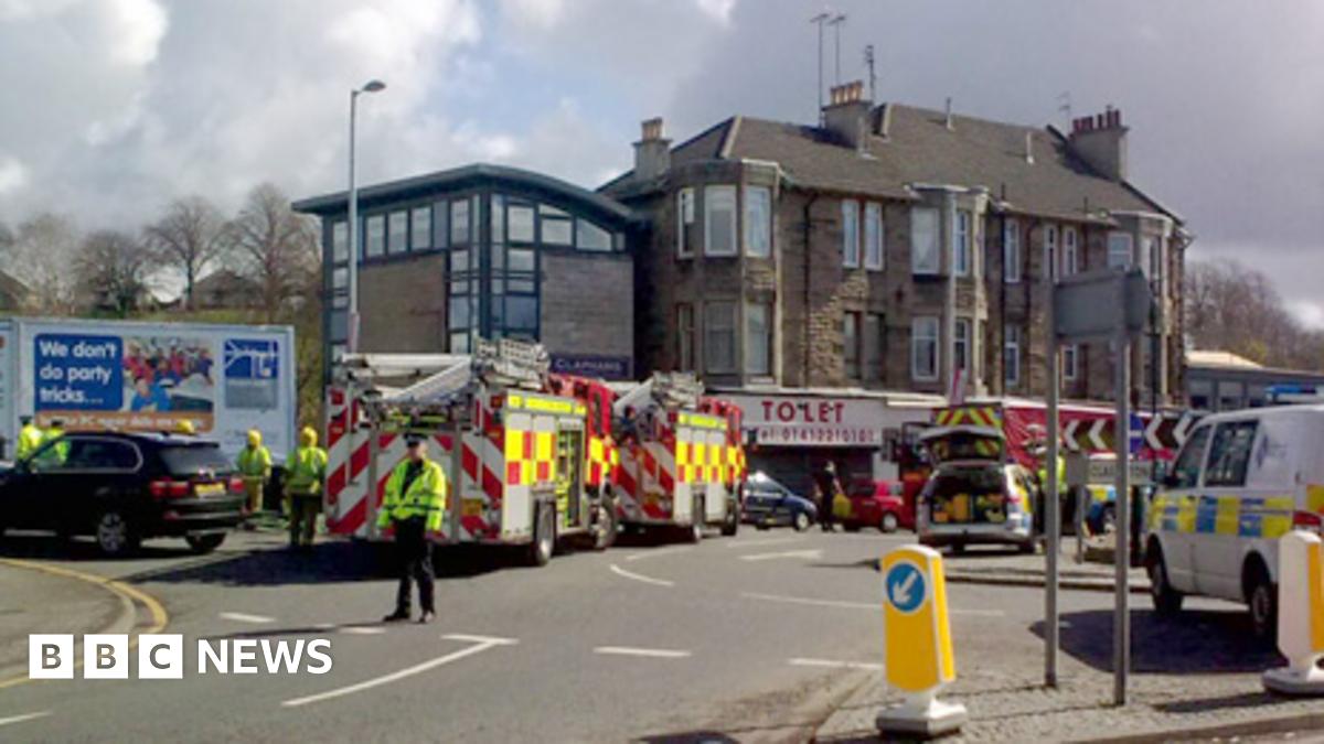 Man, 67, killed in lorry crash at Clarkston Toll - BBC News