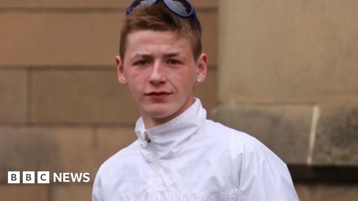 Andrew Stretton sentenced over East Plean primary school blaze - BBC News