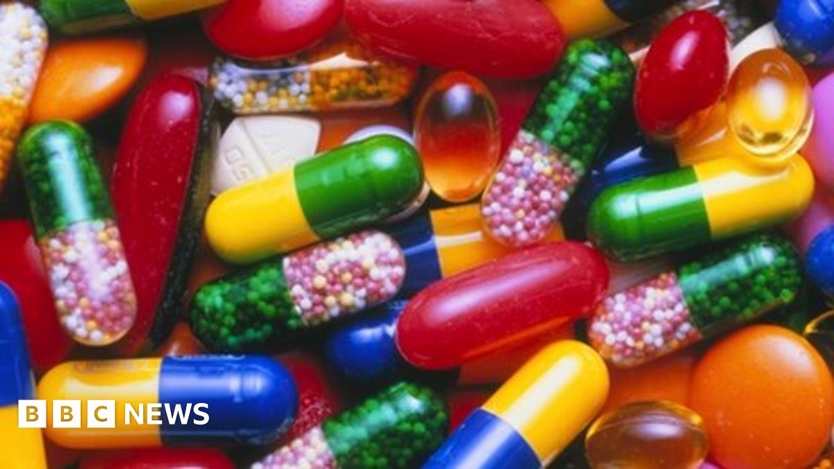 3D printers could create customised drugs on demand - BBC News