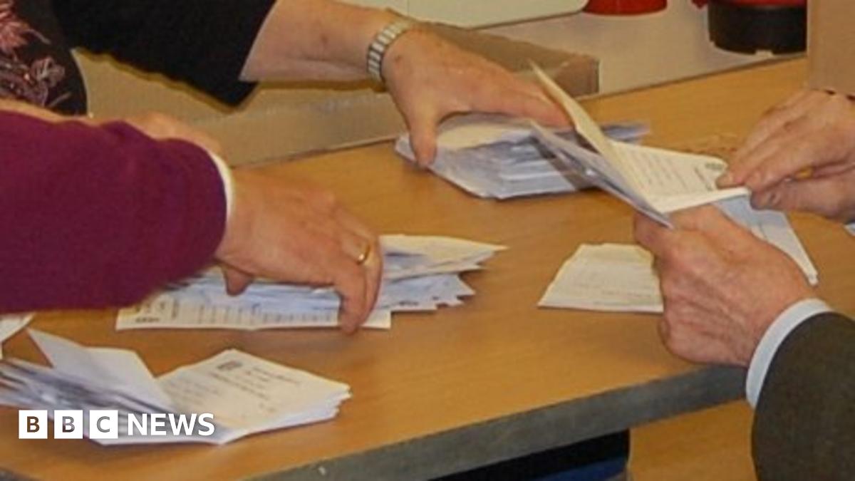 Guernsey election results in five female deputies - BBC News