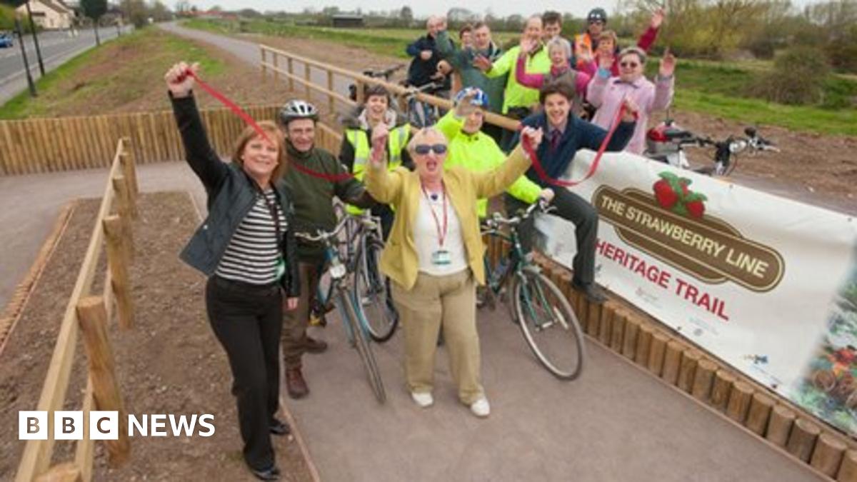 New section of Strawberry Line route opens - BBC News