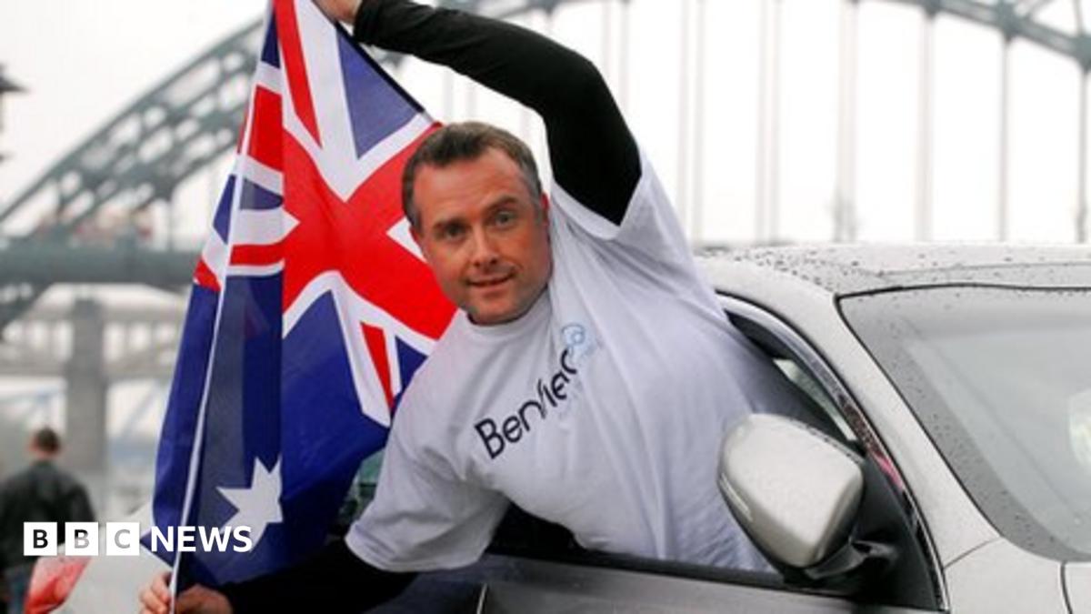 Run Geordie Run Mark Allison 'warms up' with London marathon - BBC News