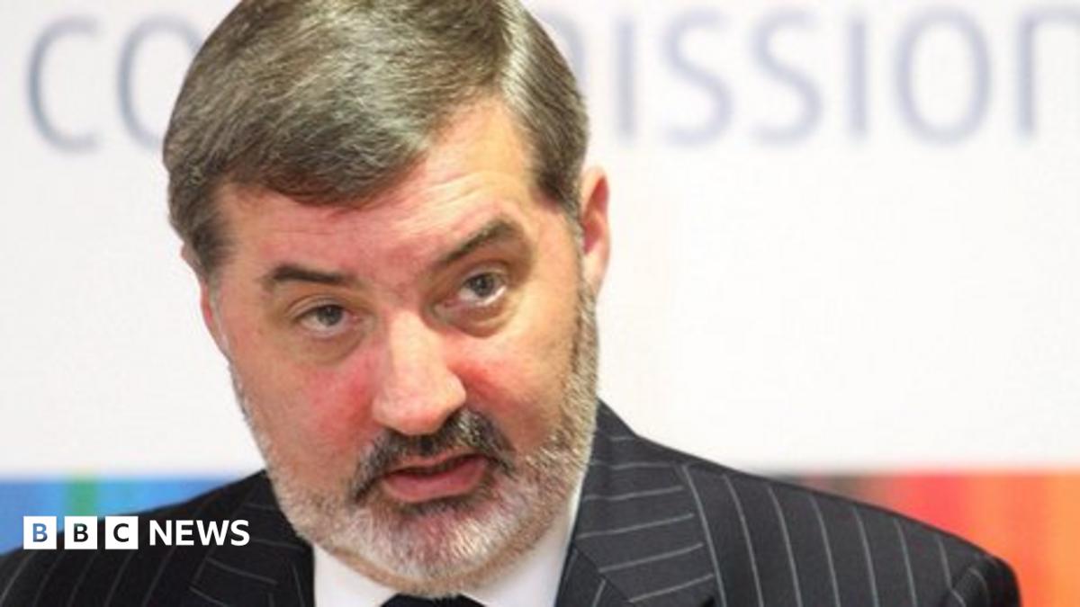 Lord Alderdice to head new Ardoyne parade group - BBC News