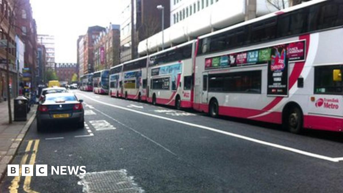 Bus drivers' unions in talks over Belfast strike - BBC News